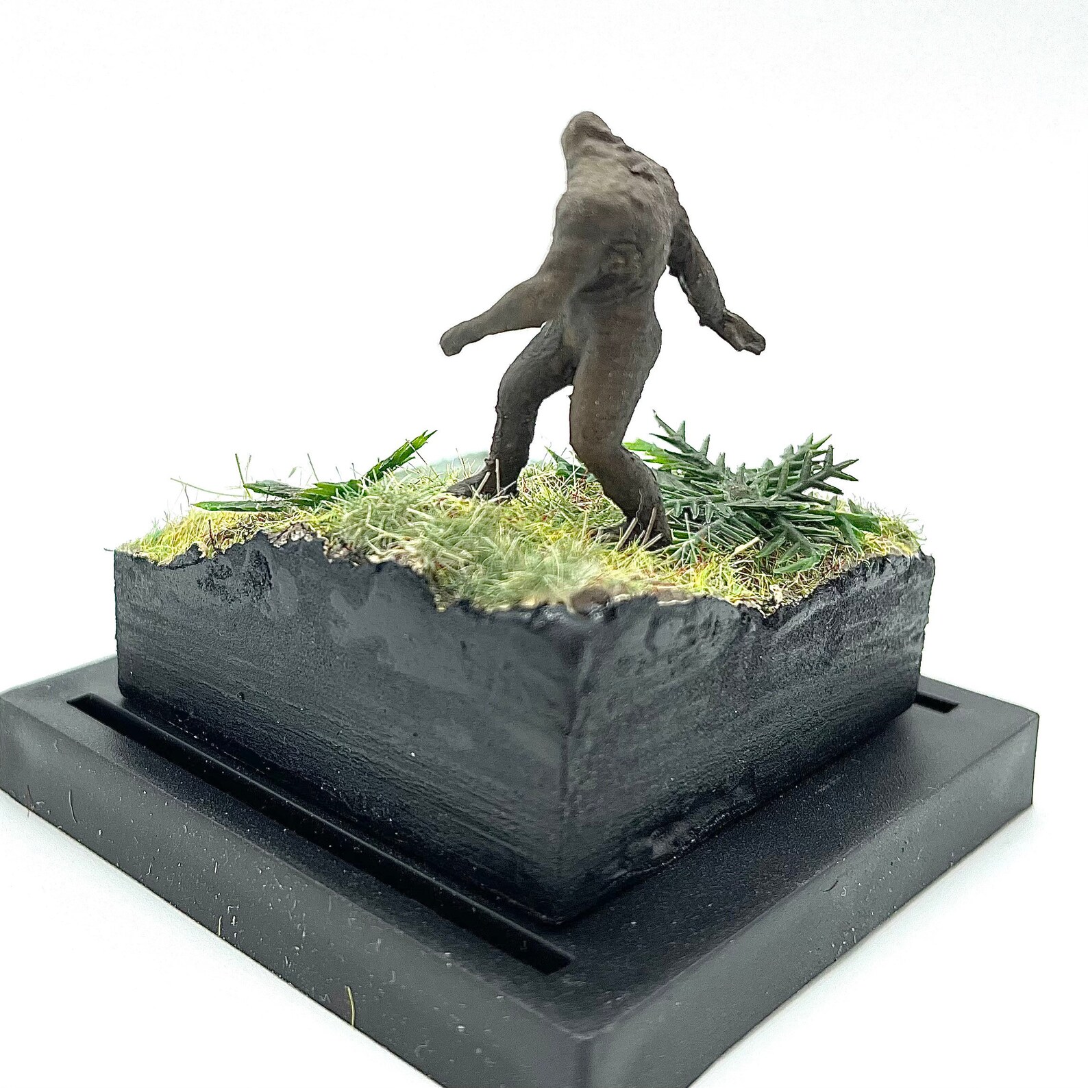 Diorama Bigfoot Between Two Ferns: HO Scale Sasquatch Tiny Miniature ...