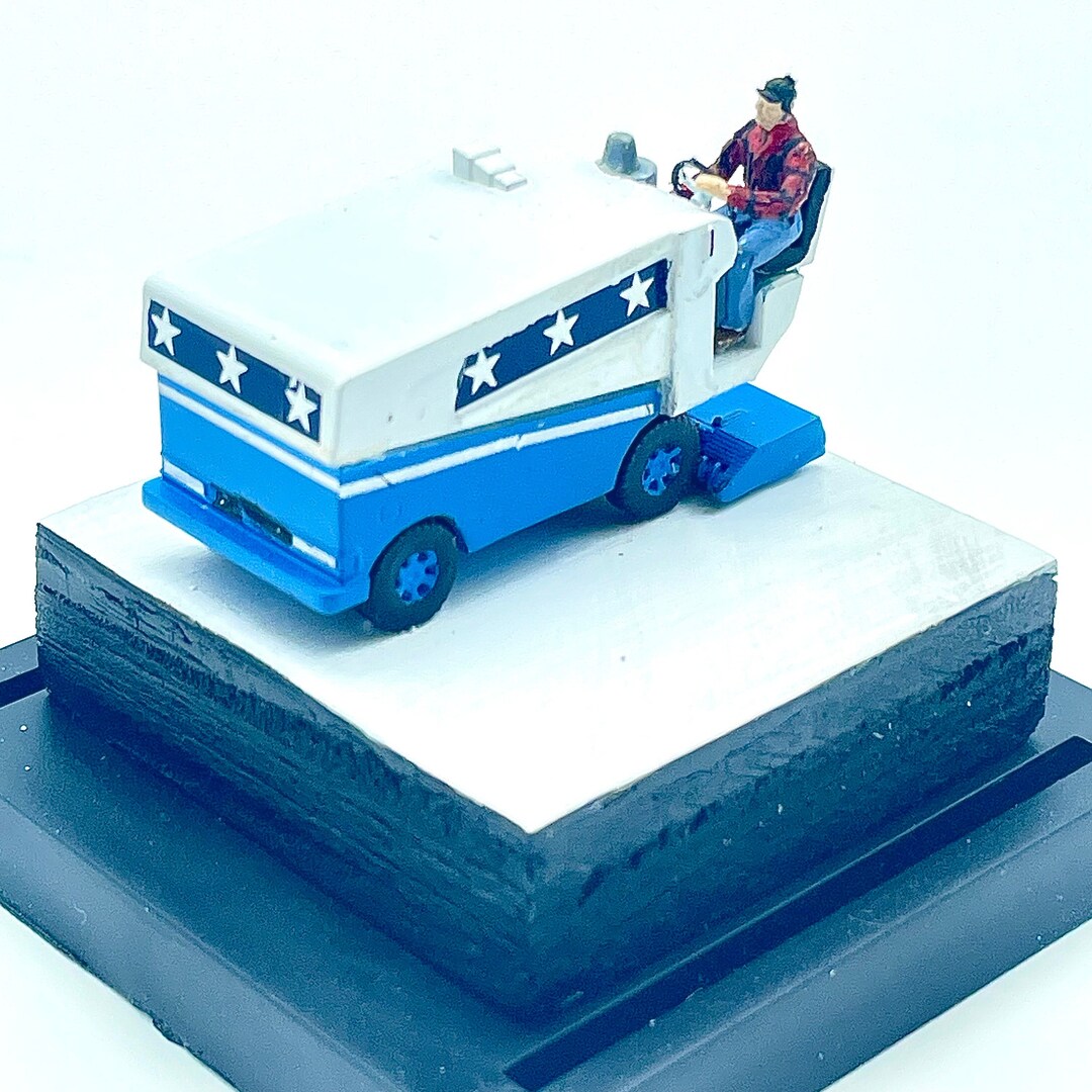 Diorama Zamboni on the Rink: HO Scale Winter Hockey Ice Skating Tiny ...