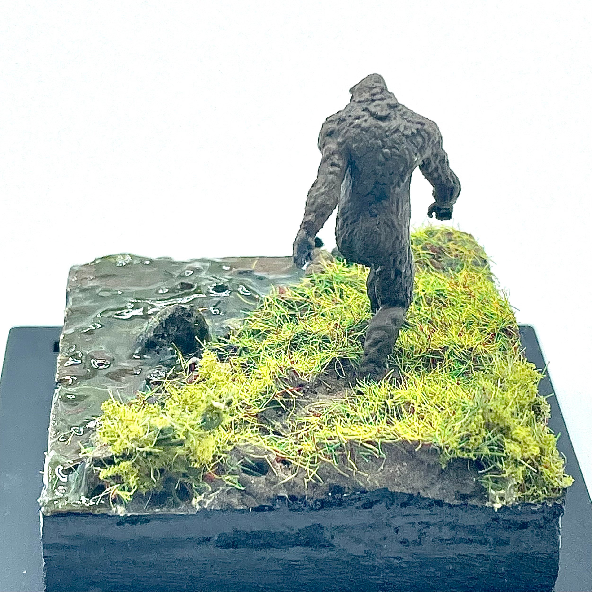 Diorama Bigfoot Checking the Creek: HO Scale Cryptos Sasquatch Tiny ...