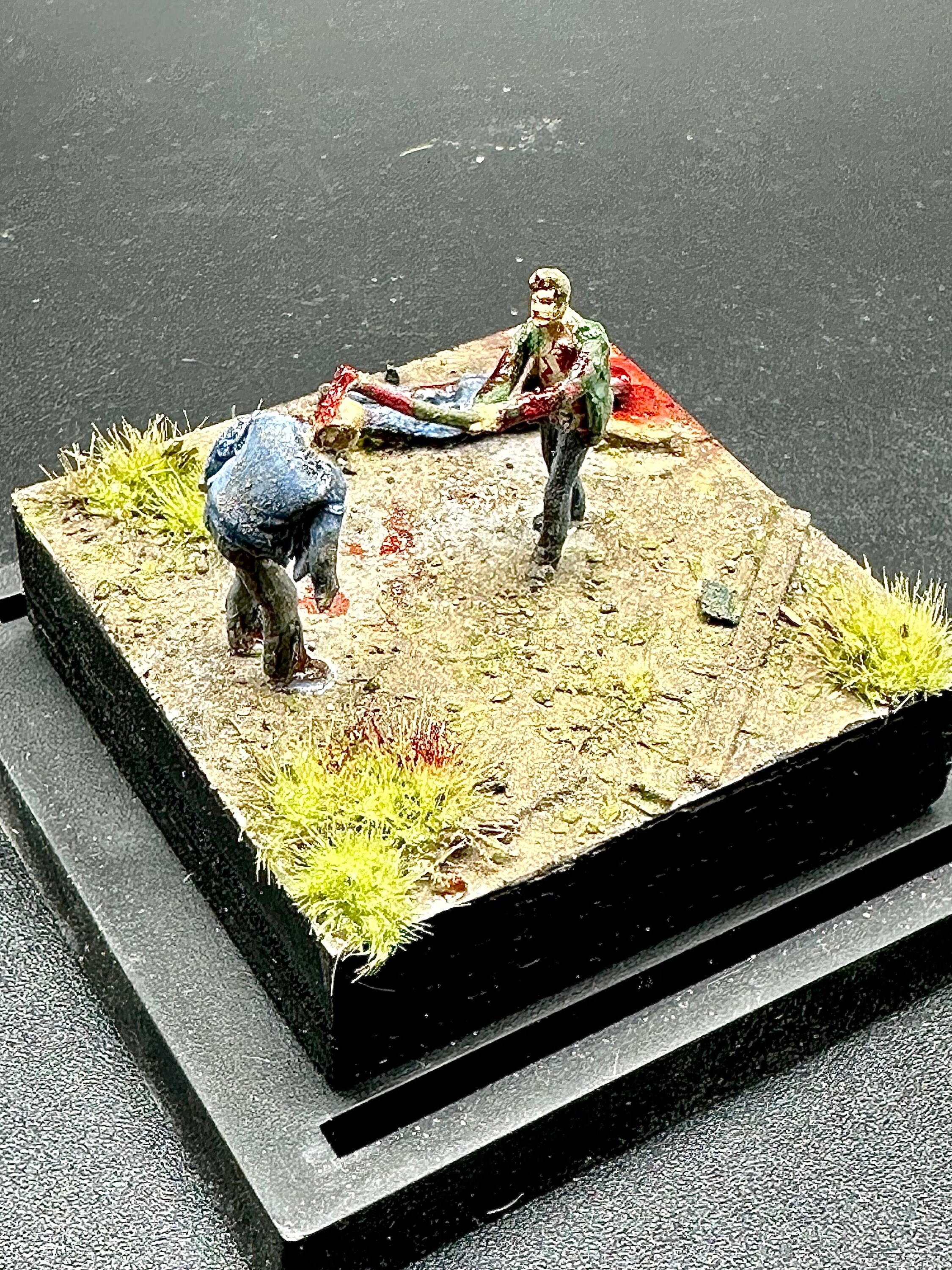 Diorama Zombie and Survivor: HO Scale Tiny Miniature Model Train ...