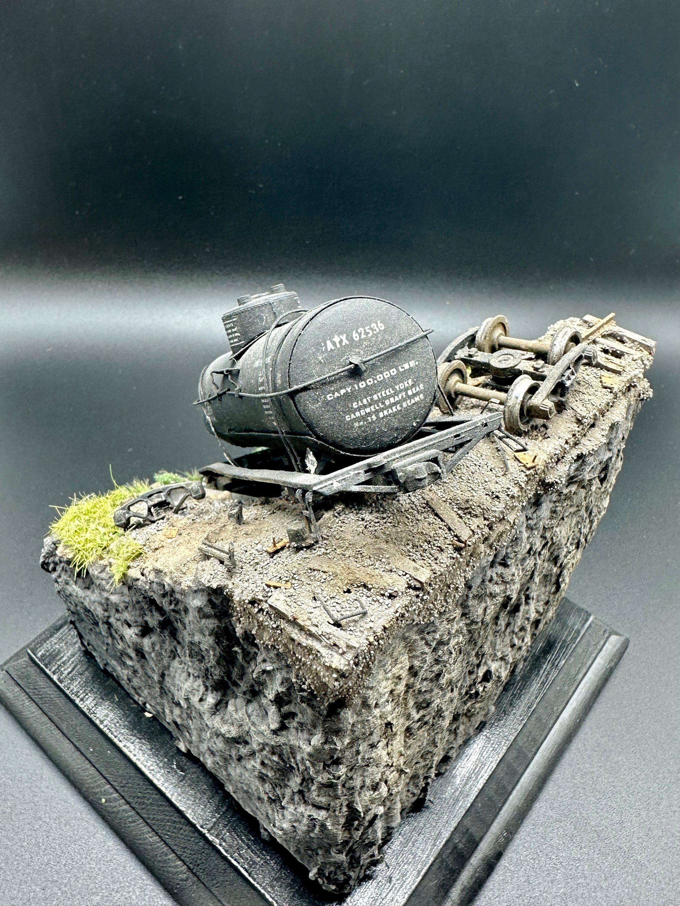 Diorama Train Wreck Tank Car: Tiny HO Scale Model Train Terrarium ...