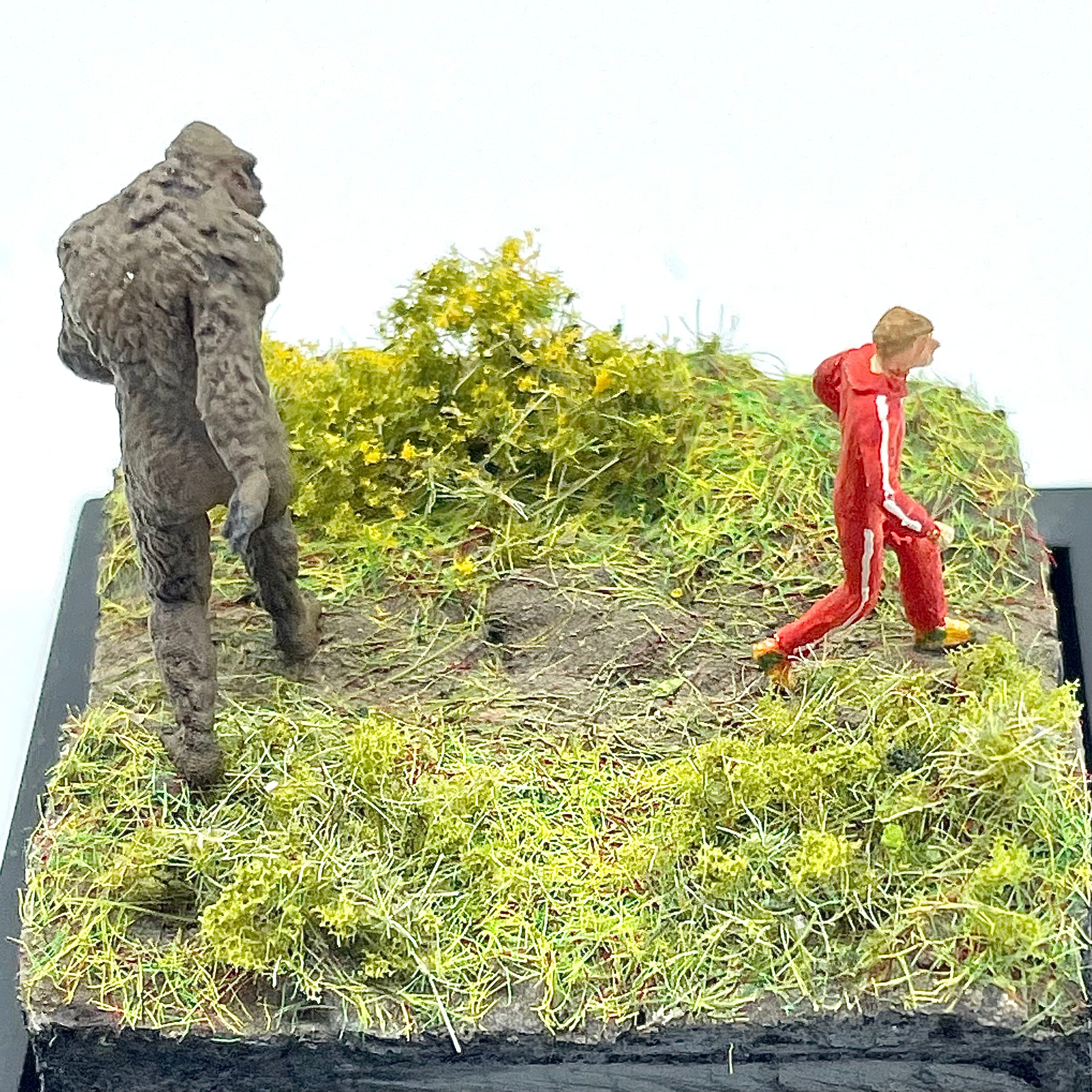 Diorama Jogging With Bigfoot: HO Scale Sasquatch Cryptos Tiny Miniature ...