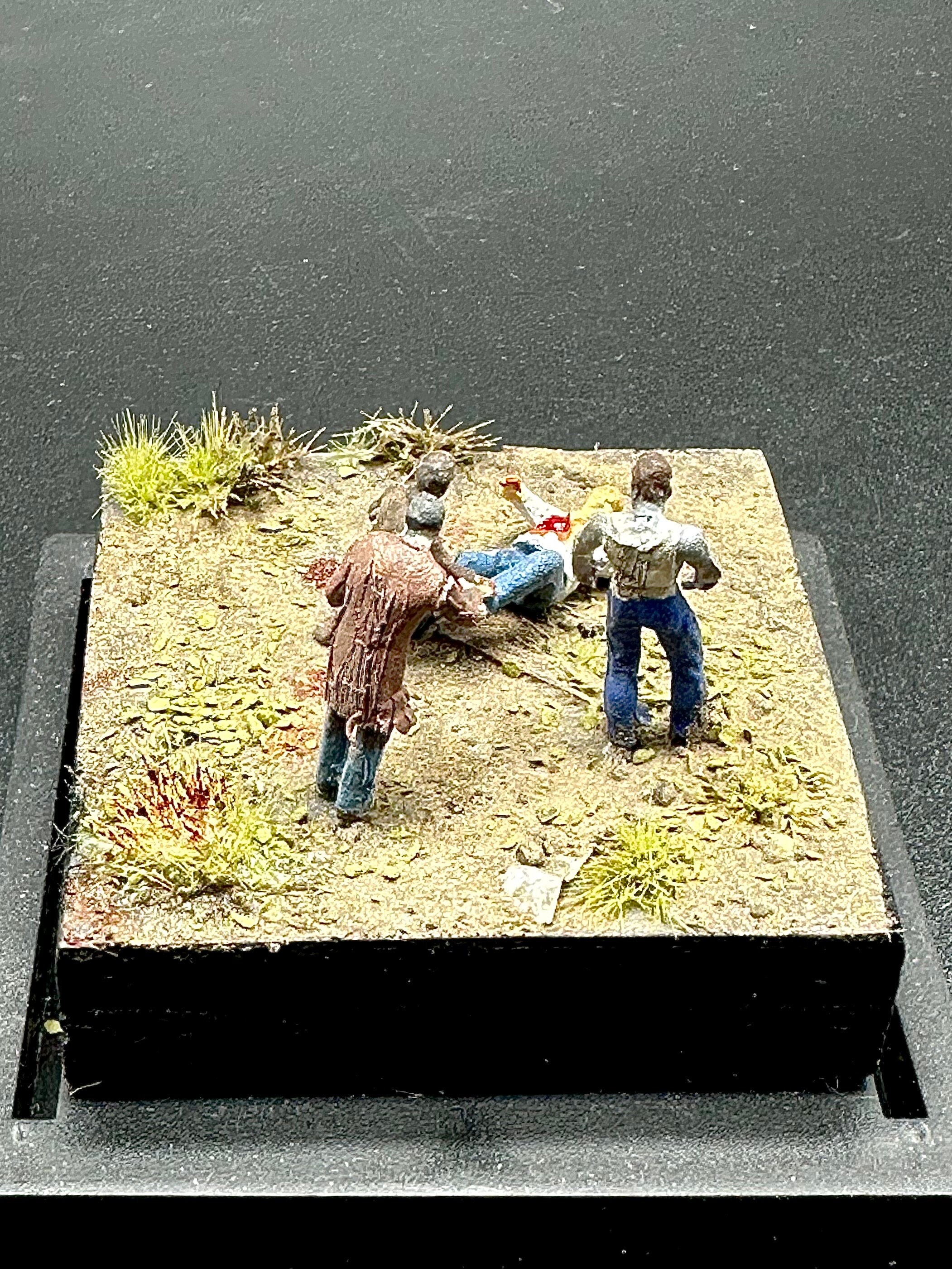 Diorama Zombie and Almost Surviro: HO Scale Tiny Miniature Model Train ...