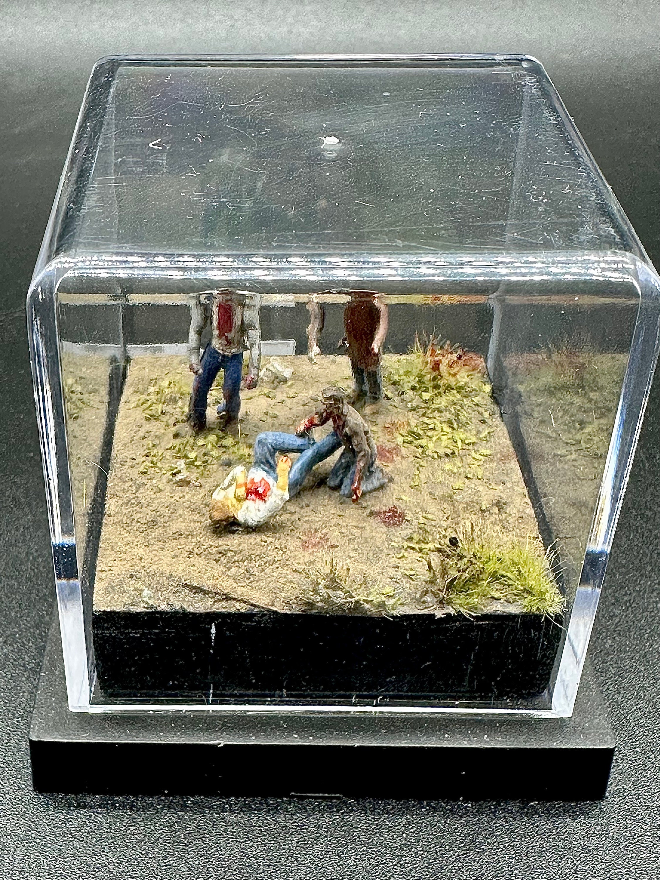 Diorama Zombie and Almost Surviro: HO Scale Tiny Miniature Model Train ...