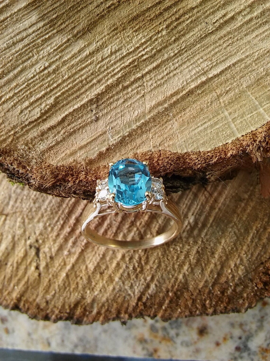 Anillo BLUE TOPAZ & DIAMONDS, topacio azul ovalado de oro de 14K y ...