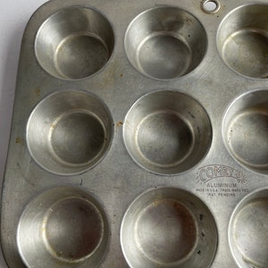 Vintage Comet Aluminum Cupcake Tin - Muffin Tin - Baking Pan - Vintage ...
