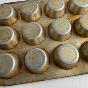 Vintage Comet Aluminum Cupcake Tin - Muffin Tin - Baking Pan - Vintage ...