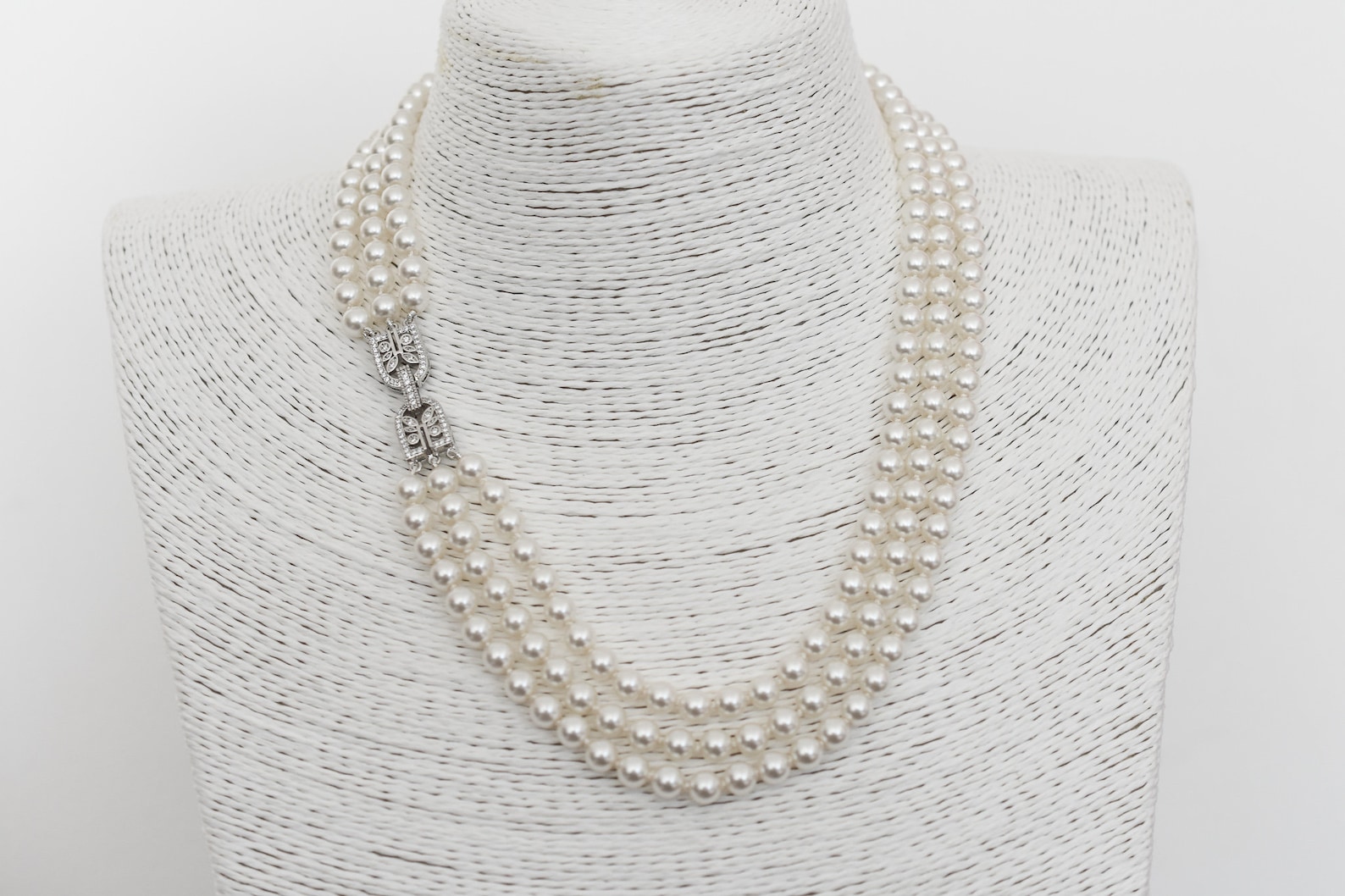 Queen Elizabeth II Inspired Pearl Necklace White Knotted - Etsy