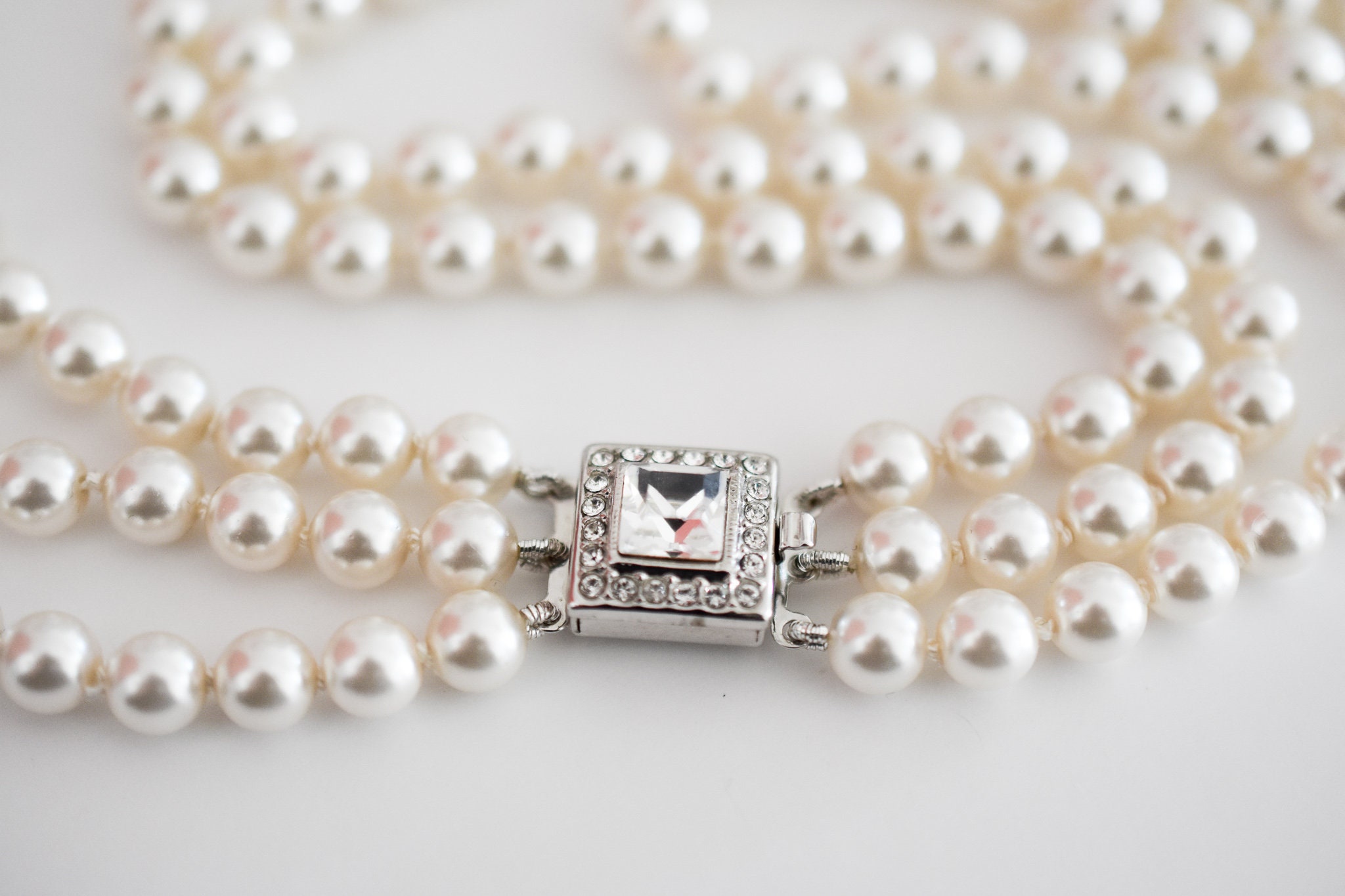 Queen Elizabeth II Inspired Pearl Necklace White Knotted - Etsy
