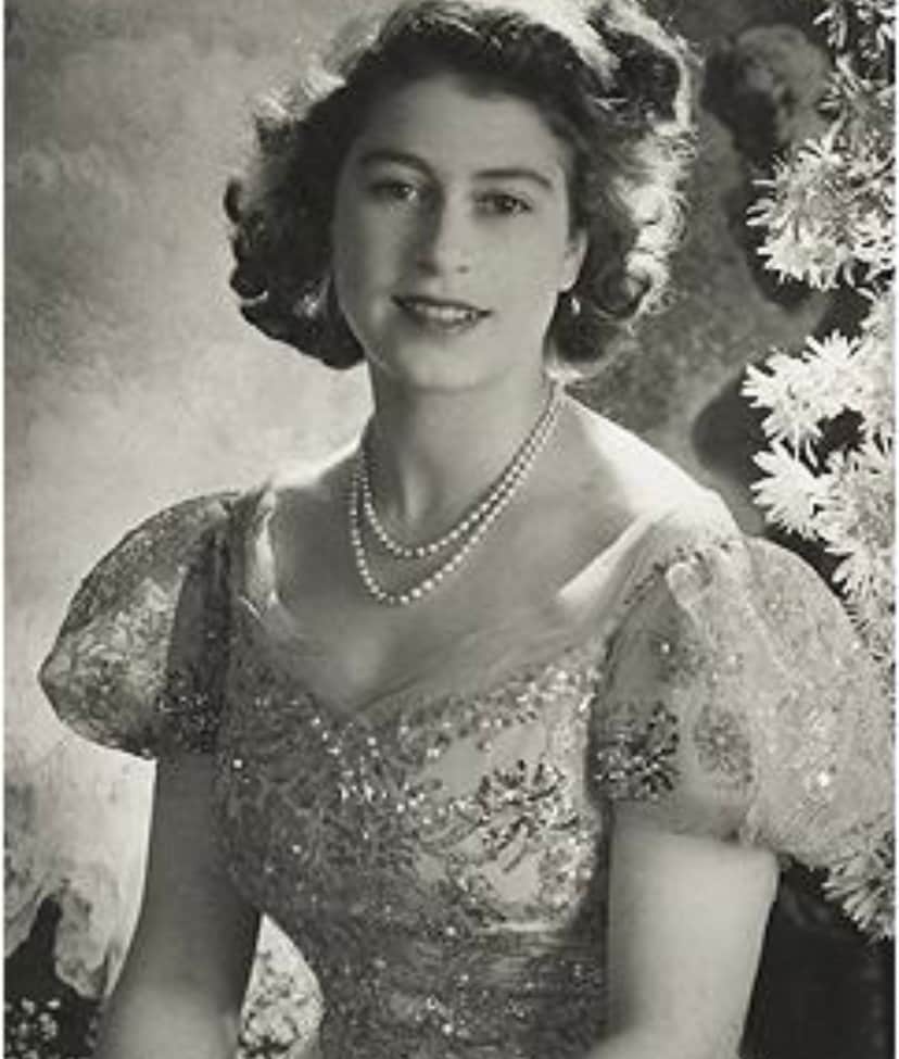 Queen Elizabeth II Inspired Pearl Necklace White Knotted - Etsy