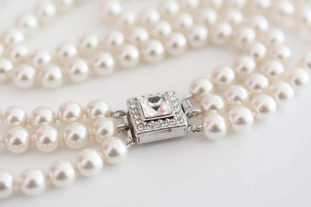 Queen Elizabeth II Inspired Pearl Necklace White Knotted Pearl ...