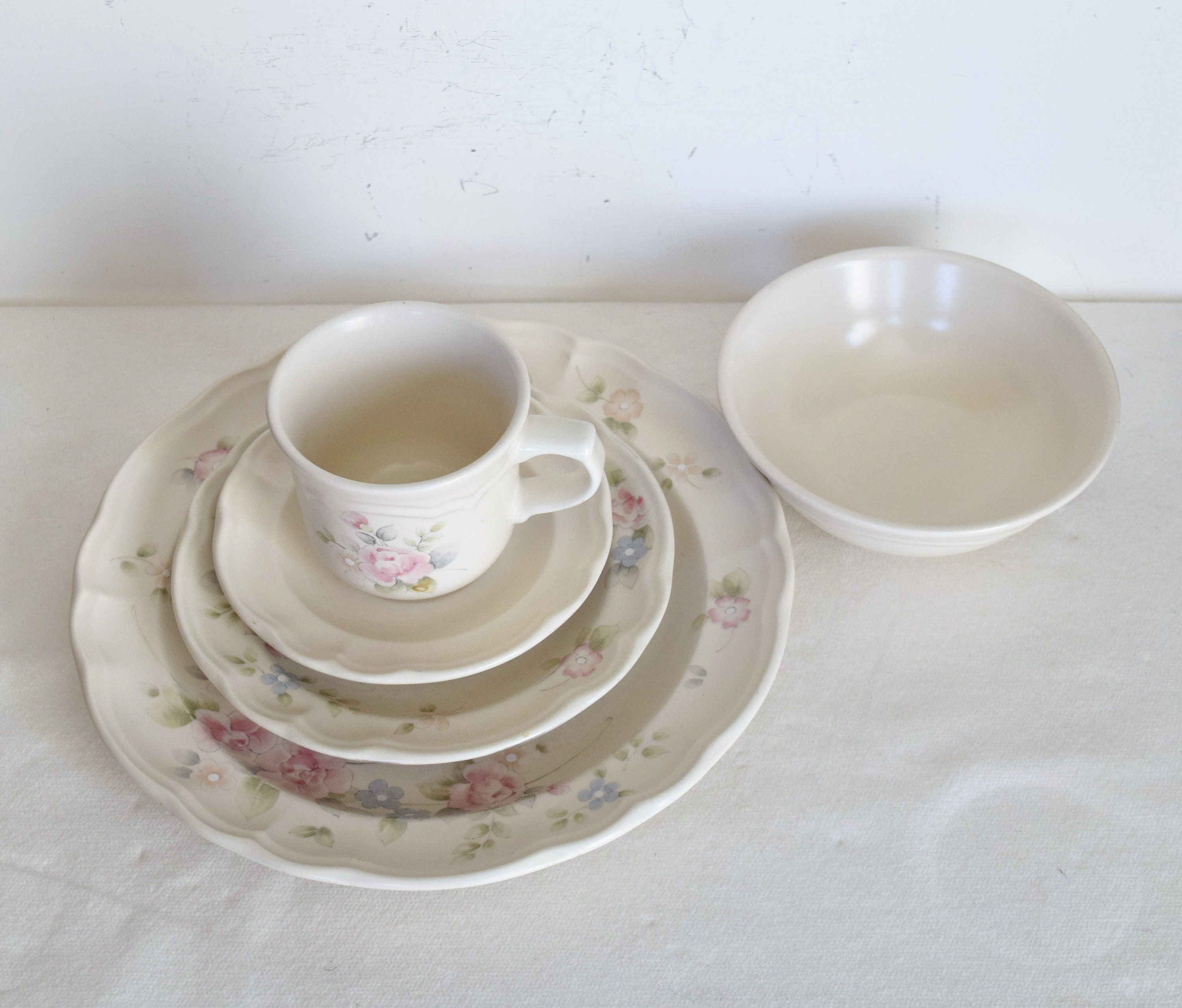 Set of 15 Piece Pfaltzgraff "tea Rose" Dinnerware Set 3 Table Place ...