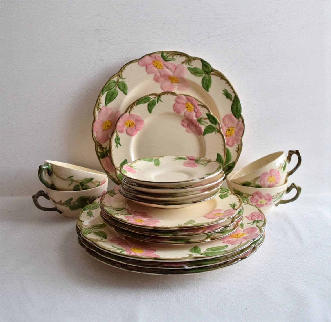 Franciscan Desert Rose Pattern Dinnerware Set of 16 Pieces Table for 4 ...