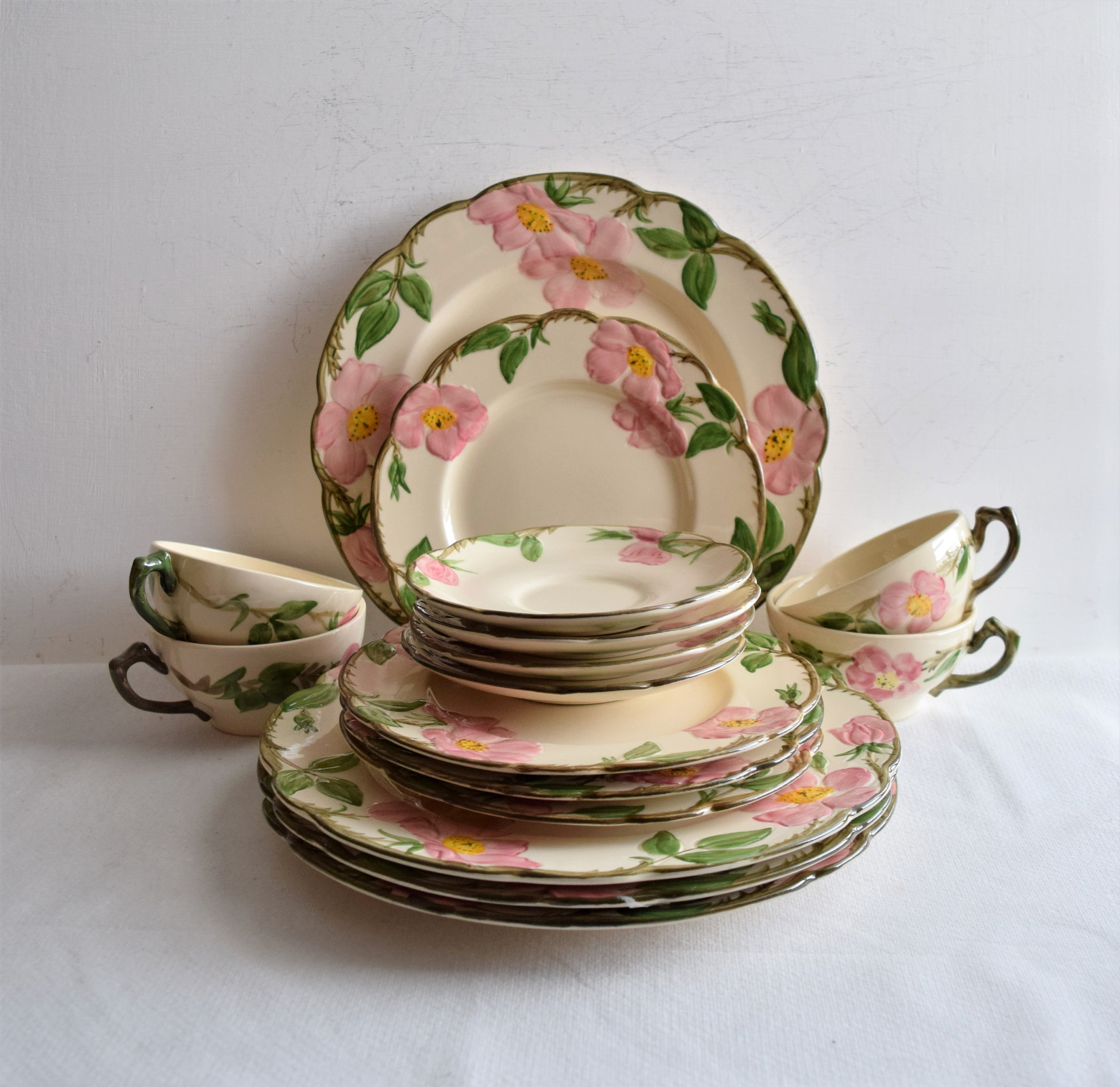 Franciscan Desert Rose Pattern Dinnerware Set of 16 Pieces Table for 4 ...