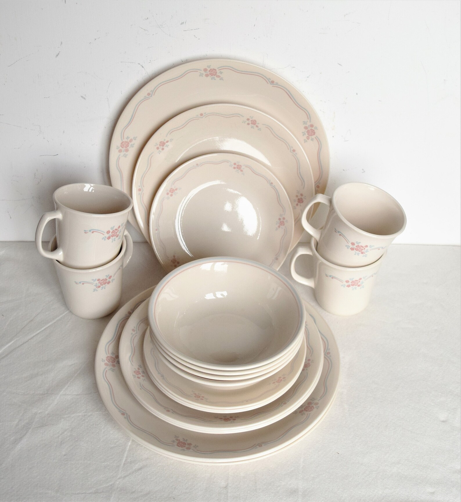 Set of 20 Piece Corelle "english Breakfast" Dinnerware by Corning Table ...