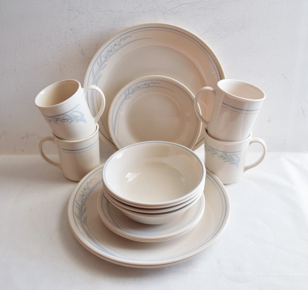 Corelle Blue Lilly Dinnerware by Corning Set of 16 Piece 4 Place Table ...