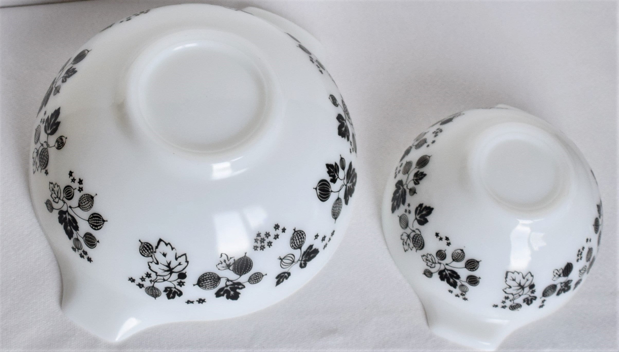 Yellow Black and White Pyrex Gooseberry Cinderella Mixing Bowls Set of ...