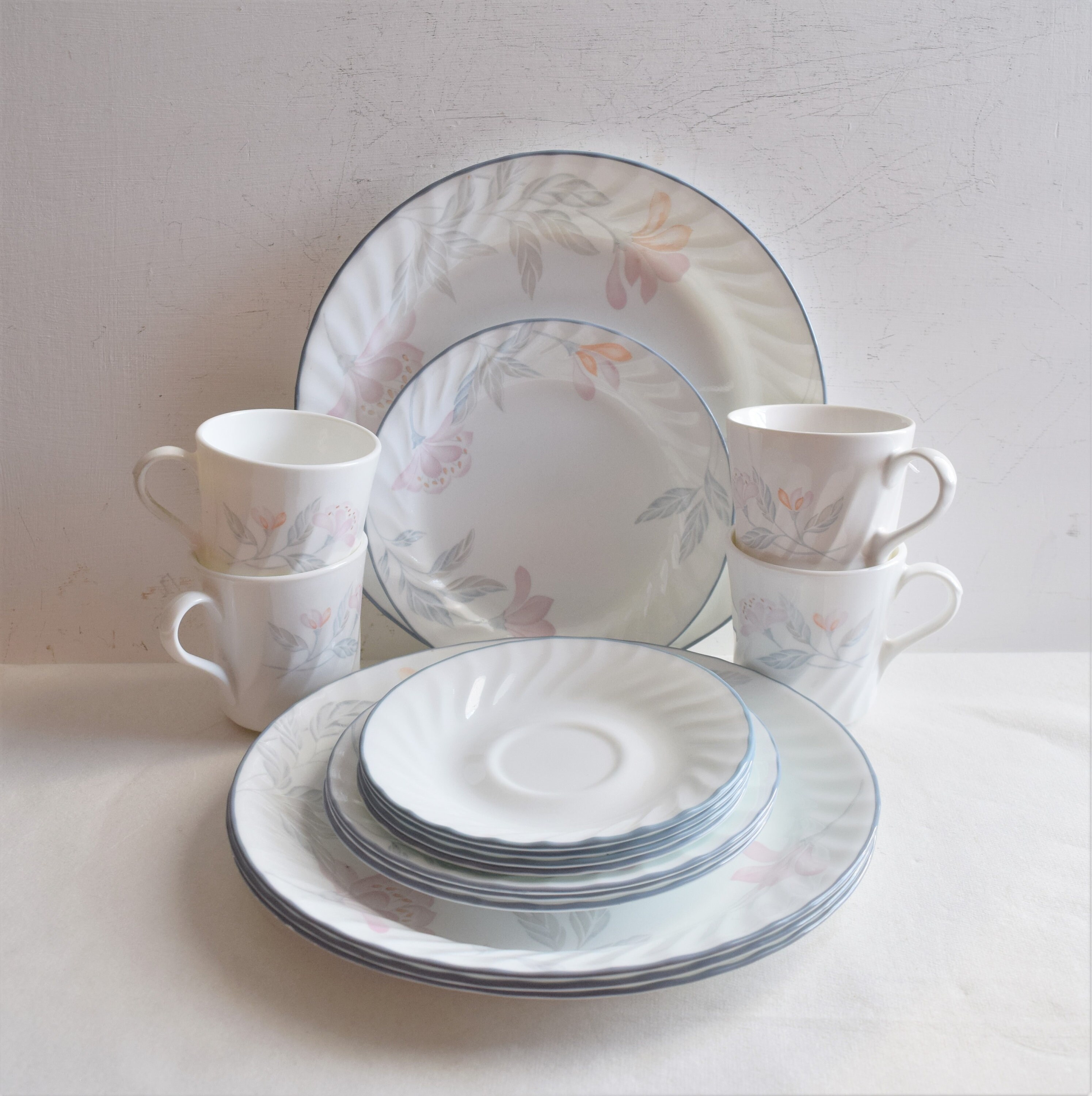 Vintage Corelle Pink Trio Dinnerware Set of 16 Piece 4 Place Setting - Etsy