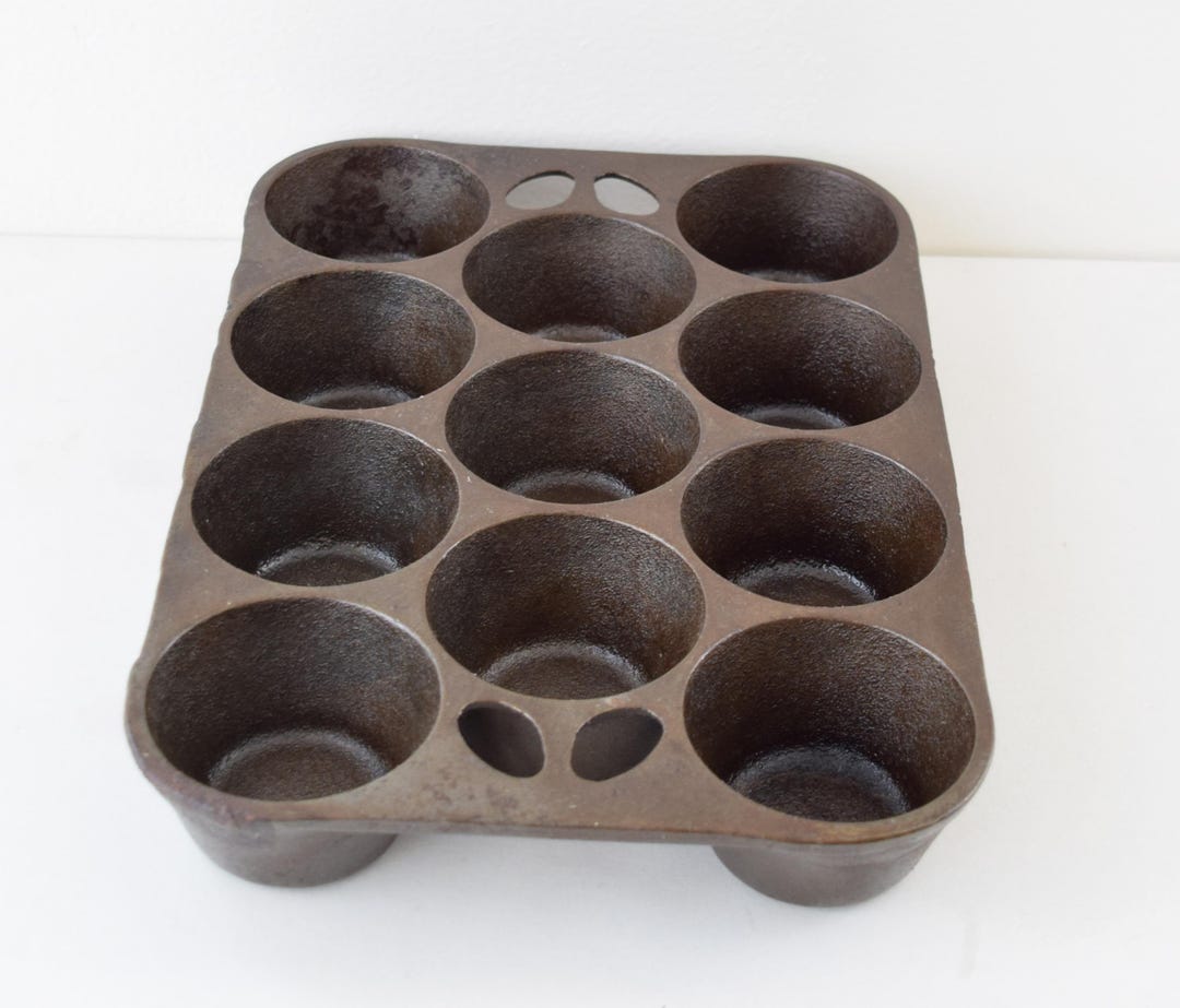 Wagner Ware Griswold Cast Iron Muffin Pan US Baking Tray Vintage Metal ...