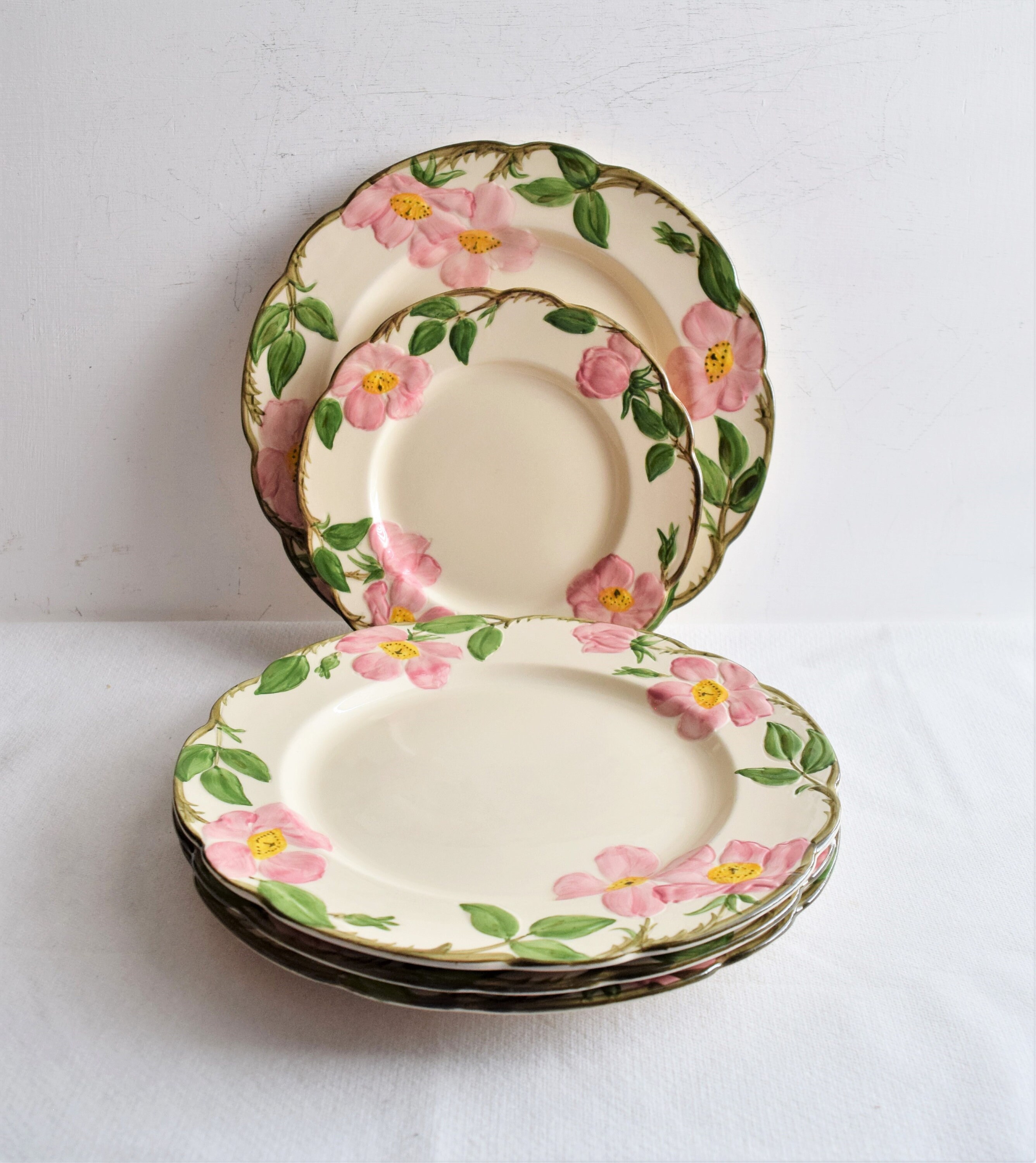 Franciscan Desert Rose Pattern Dinnerware Set of 16 Pieces Table for 4 ...