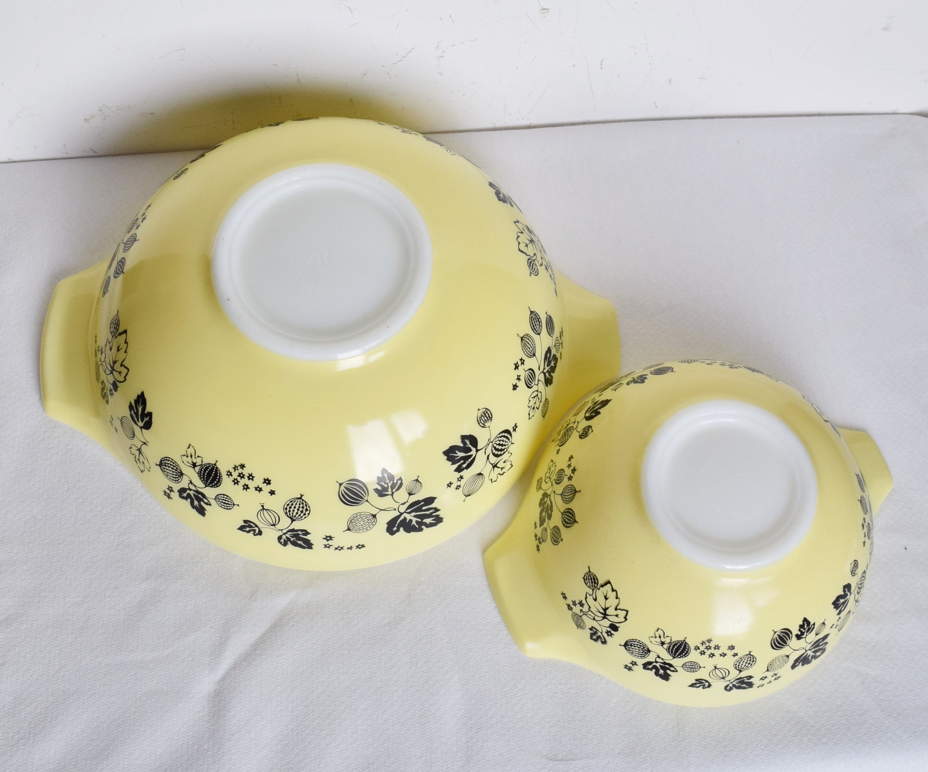 Yellow Black and White Pyrex Gooseberry Cinderella Mixing Bowls Set of ...