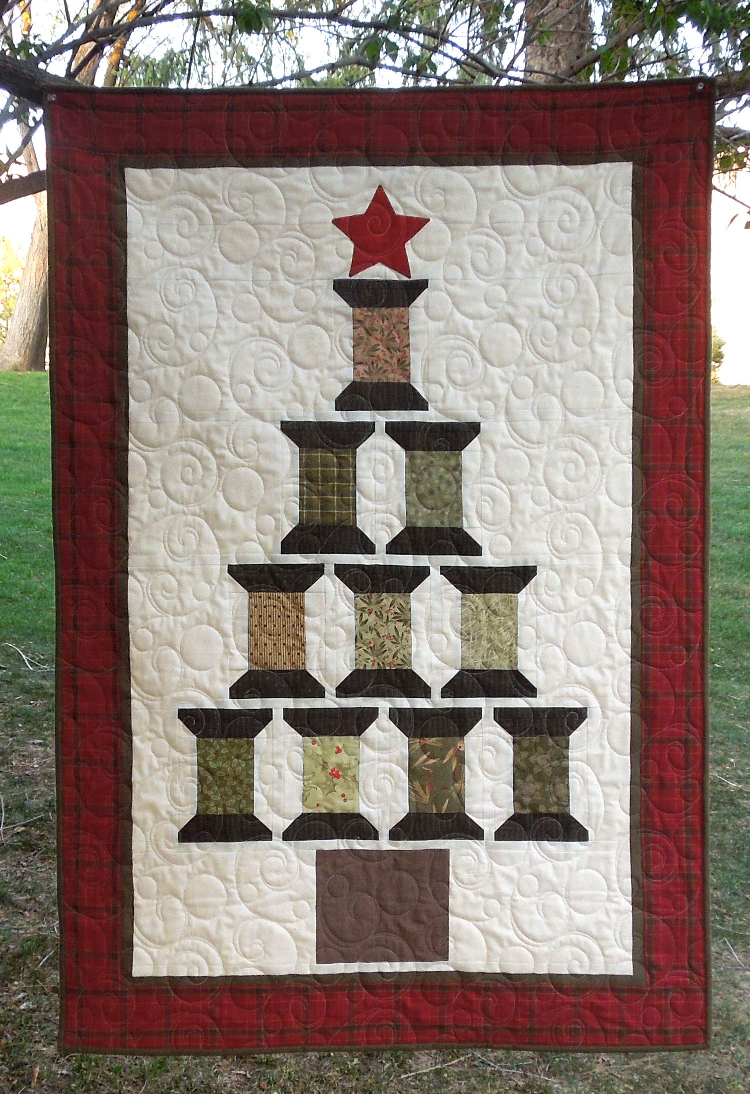 Holiday Spools Quilt Pattern - Etsy