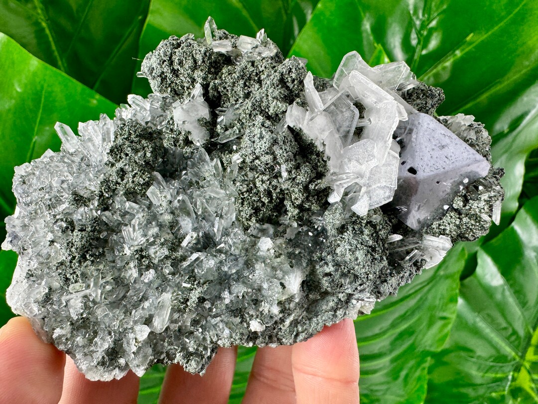 Transparent Quartz With Chlorite,galena,fluorescent Calcite Form ...