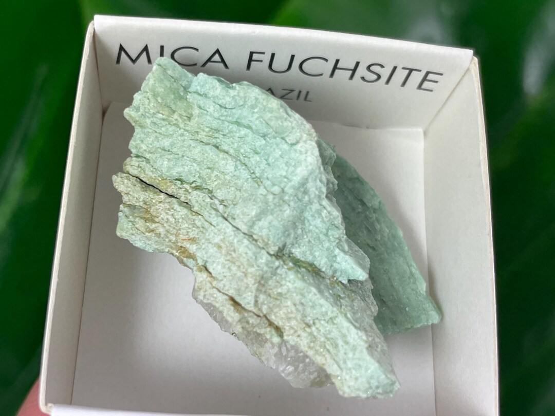 Muscovite Mica Fuchsite : Brazil,fuchsite,stone Mica,rocks Crystals ...
