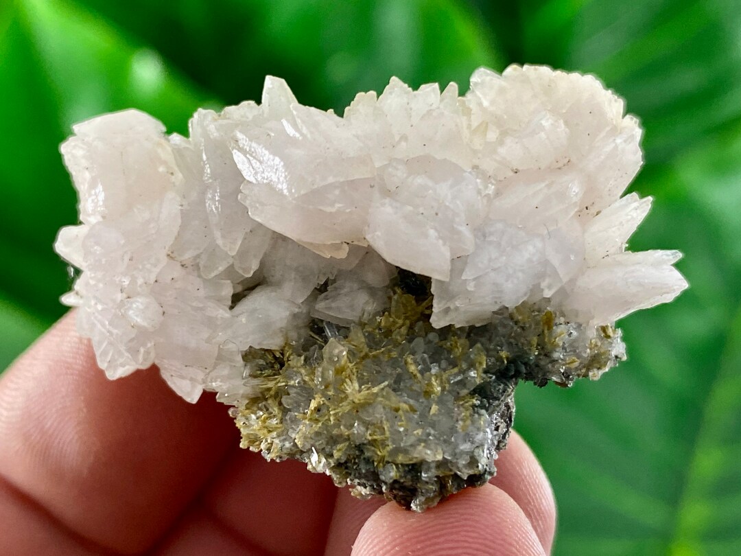 Amazing Quartz With Calcite and Epidote From Drujba Mine,laki,bulgaria ...