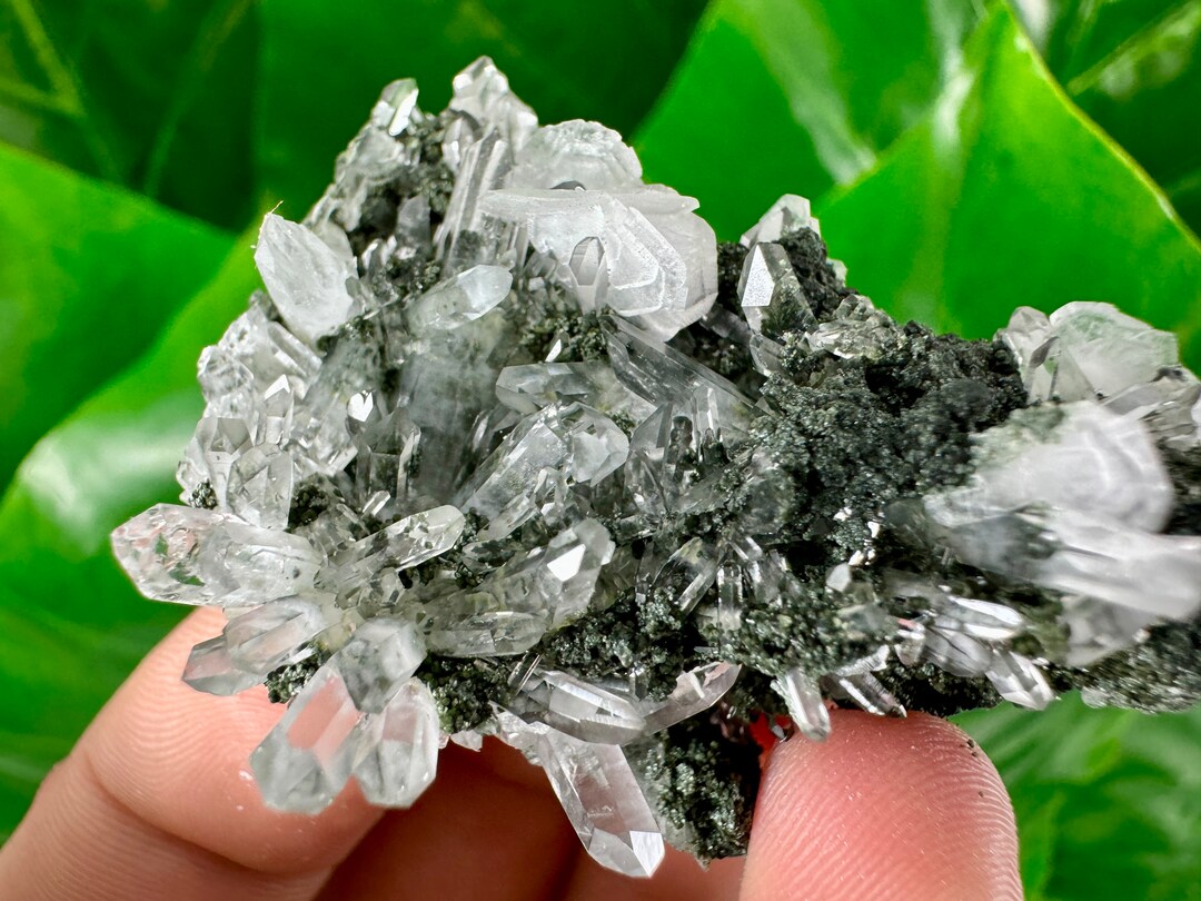 Transparent Quartz With Chlorite,galena,fluorescent Calcite Form ...