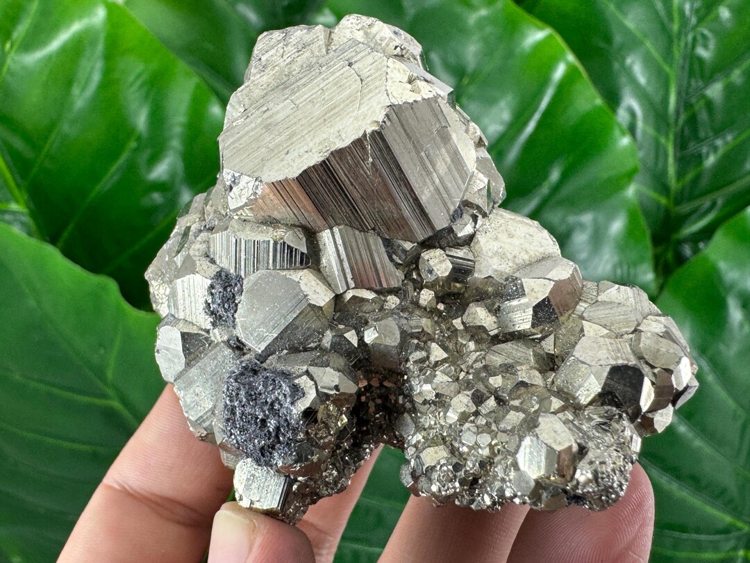 Amazing Lustrous Pyrite From Peru,natural Mineral,specimen,cluster ...