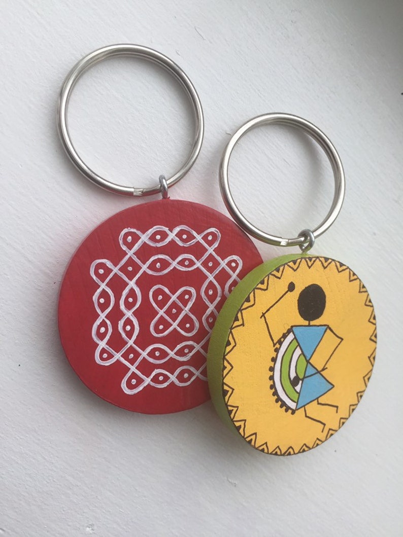 Hand painted key chain/ wooden painted keychain/ gift/ warli | Etsy