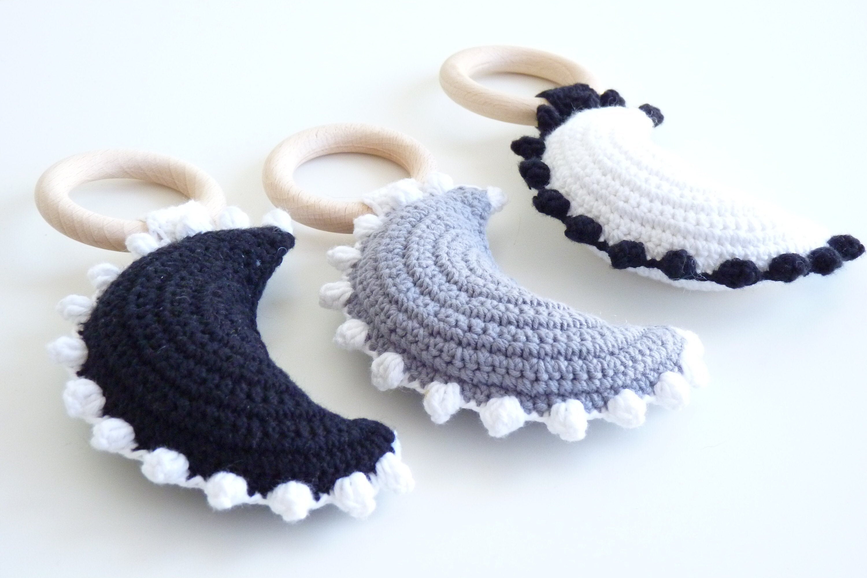 Boho Celestials Rattle / Monochrome Crocheted crescent rattle - Etsy España