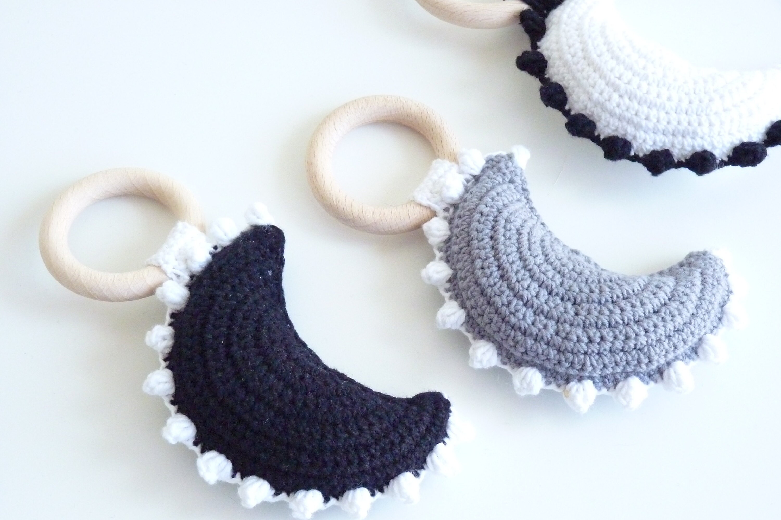 Boho Celestials Rattle / Monochrome Crocheted crescent rattle - Etsy España