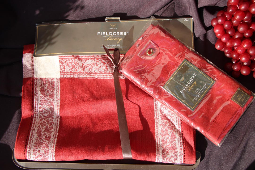 Vintage Fieldcrest Linen Table Runner & Napkins Set - Persian Red ...
