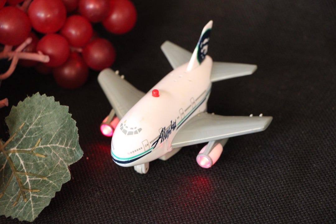 1995 Vintage Alaska Airlines Pull Back Plane With Lights and Sounds ...