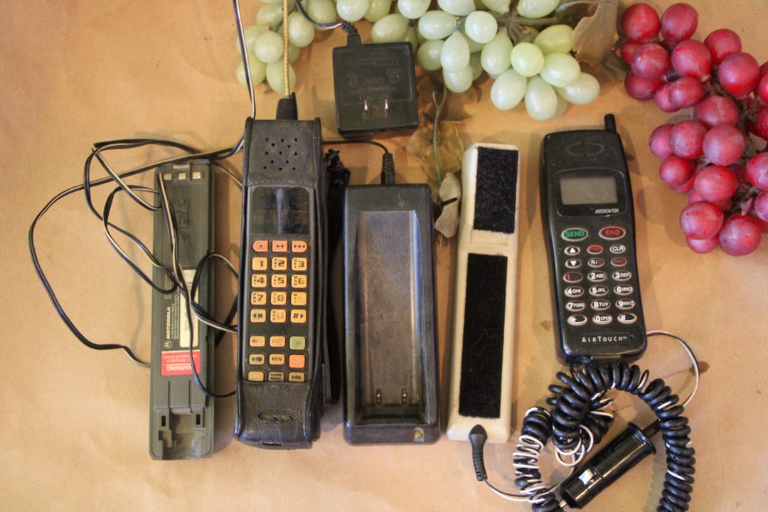 1980's Vintage Motorola BRICK CELL PHONE & Accessories - Untested - Lot ...