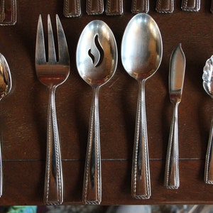 Discontinued - Oneida Stainless Stainless Flatware - ELAN - Lot of 34 ...