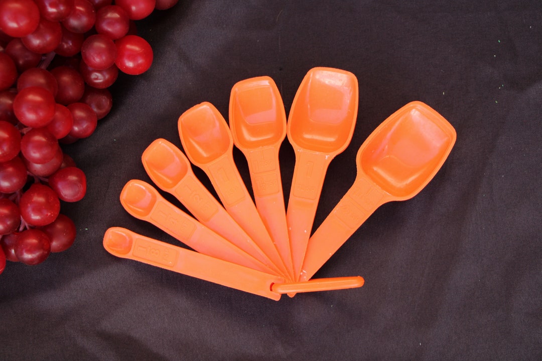 1970's Vintage Tupperware MEASURING SPOON SET Complete Orange Good to ...