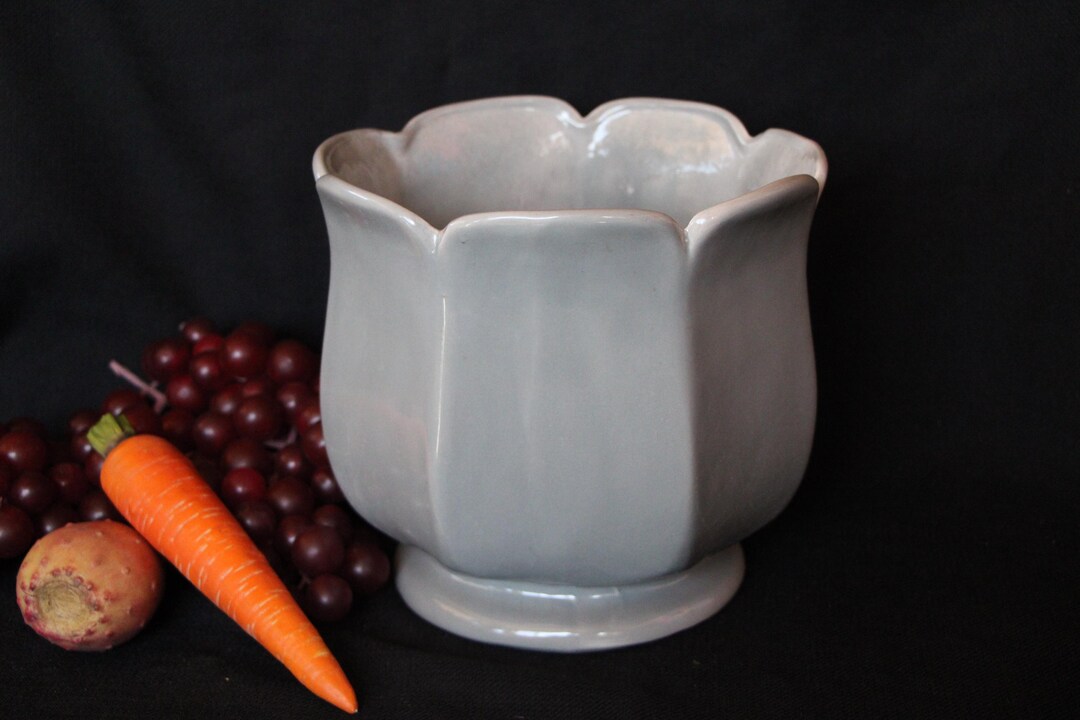 Vintage - USA Made Pottery GRAY Tulip Planter - 7" Tall - 8" Wide ...