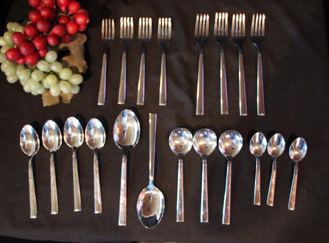 Viners of Sheffield Unknown Pattern Stainless Flatware Set - 20 Piece ...