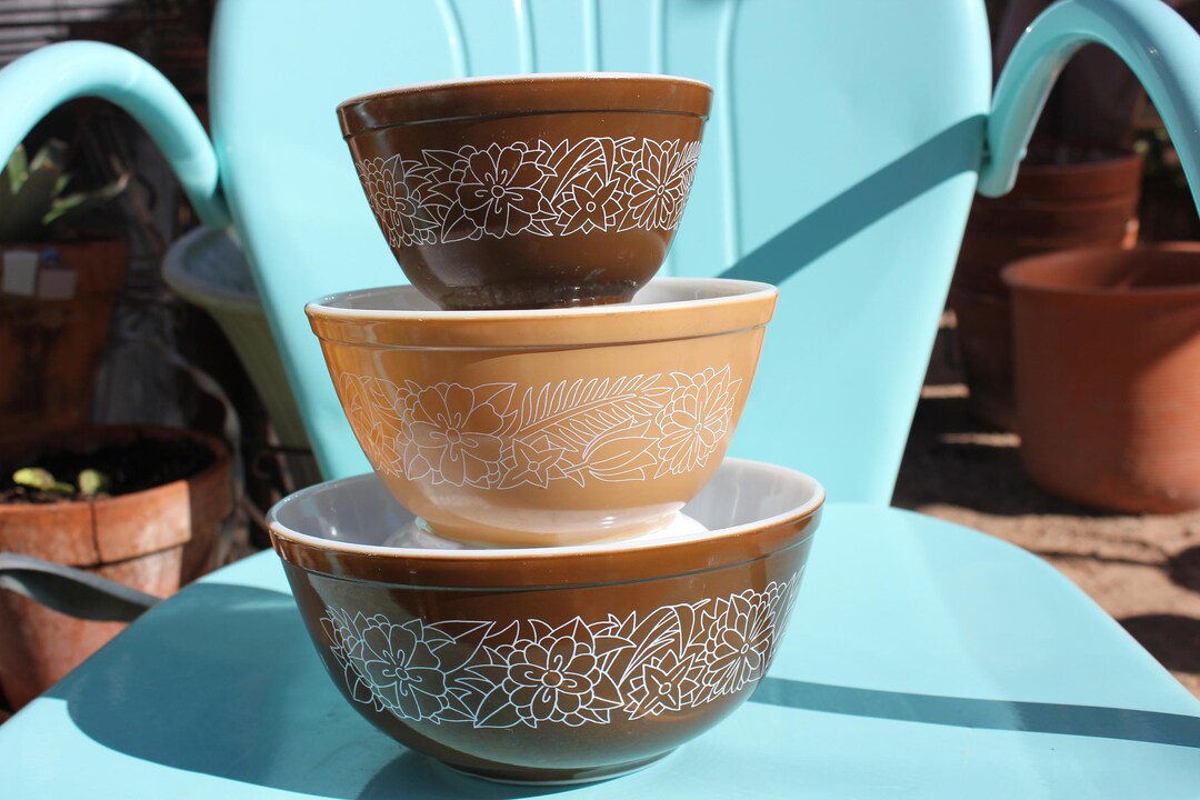 1978 to 1983 Pyrex WOODLAND BROWN 403, 402 and 401 Nesting Mixing Bowls ...