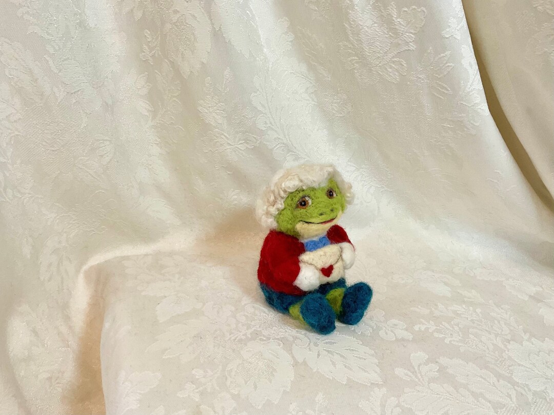4.5" Frog Footman, Alice in Wonderland Frog, Needle Felted Wool by Elsa ...