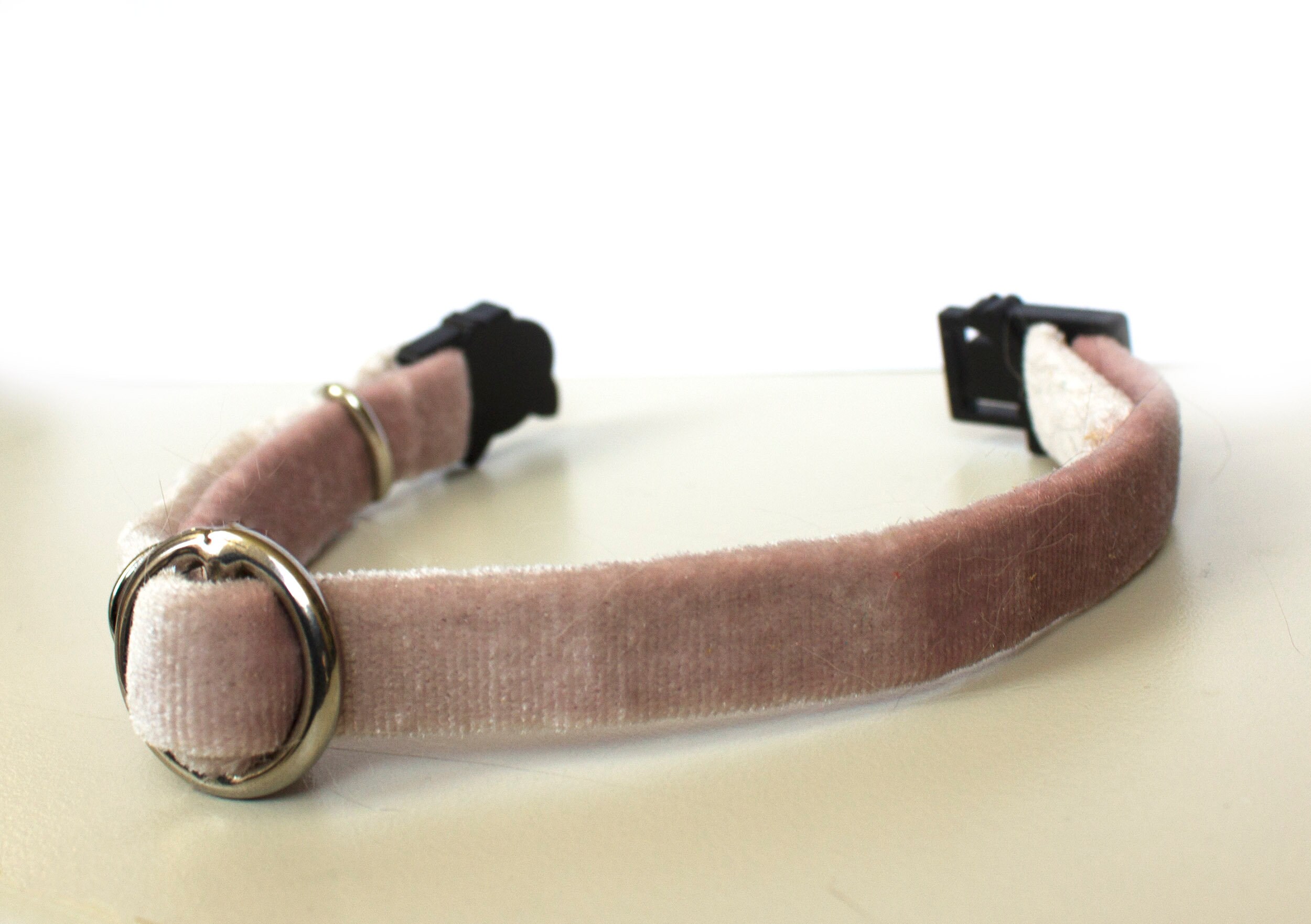 Emerald Green Velvet Cat Collar Mis Kitty With Pink Sunglasses Wooden ...