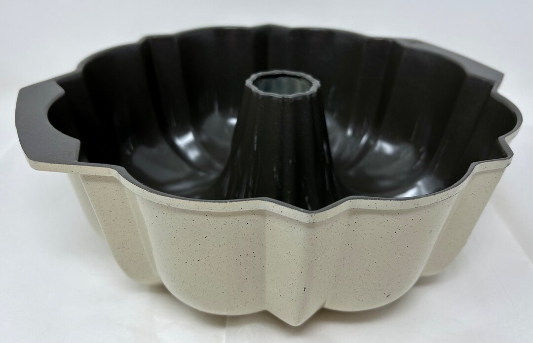 Vintage " Best Bundt" Cake Pan Mold Mould Round Nordic Ware White ...