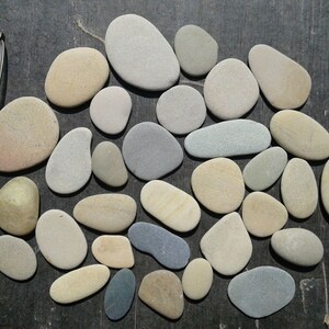 32 Flat Beach Stones 0.8 1.82-4.5cm. Nice Shapes and Colors. Sea ...