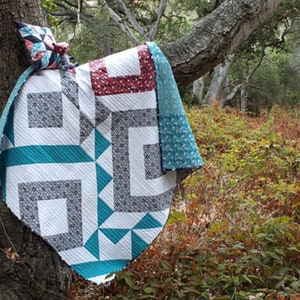 By the Continuous HALF YARD- Cherry Mint by Reika Hunt for Clothworks, Pattern #Y1959-5 Navy ...