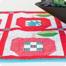 Table Runner of the Month KIT Apple Spice KTR3617 by Sandra | Etsy