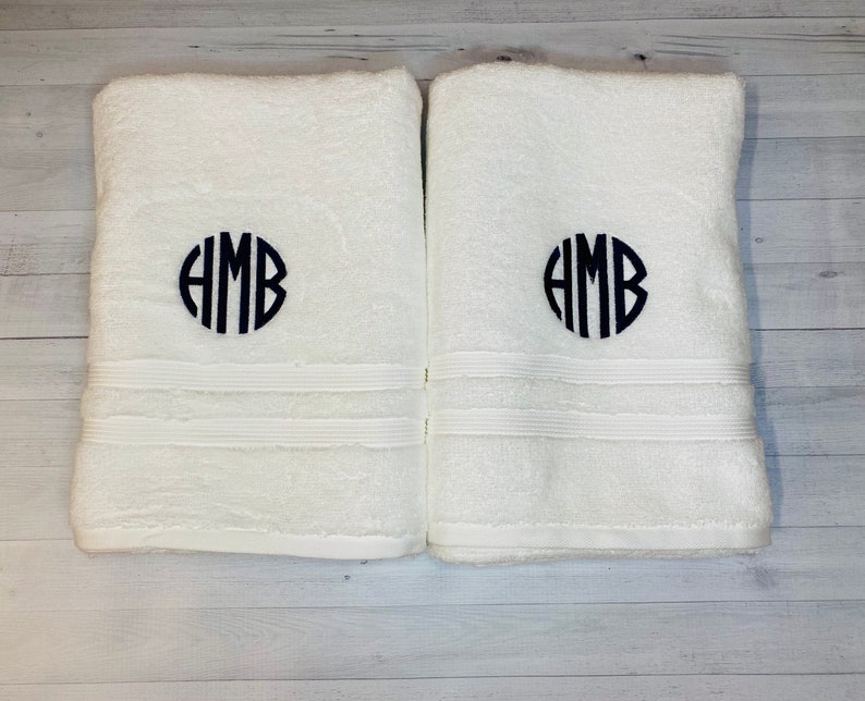 Monogrammed Bathroom Towels / Personalized Bath Towels / - Etsy