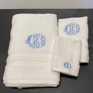 Monogrammed Bath Towel Set / Bathroom Towels / Personalized Towels ...